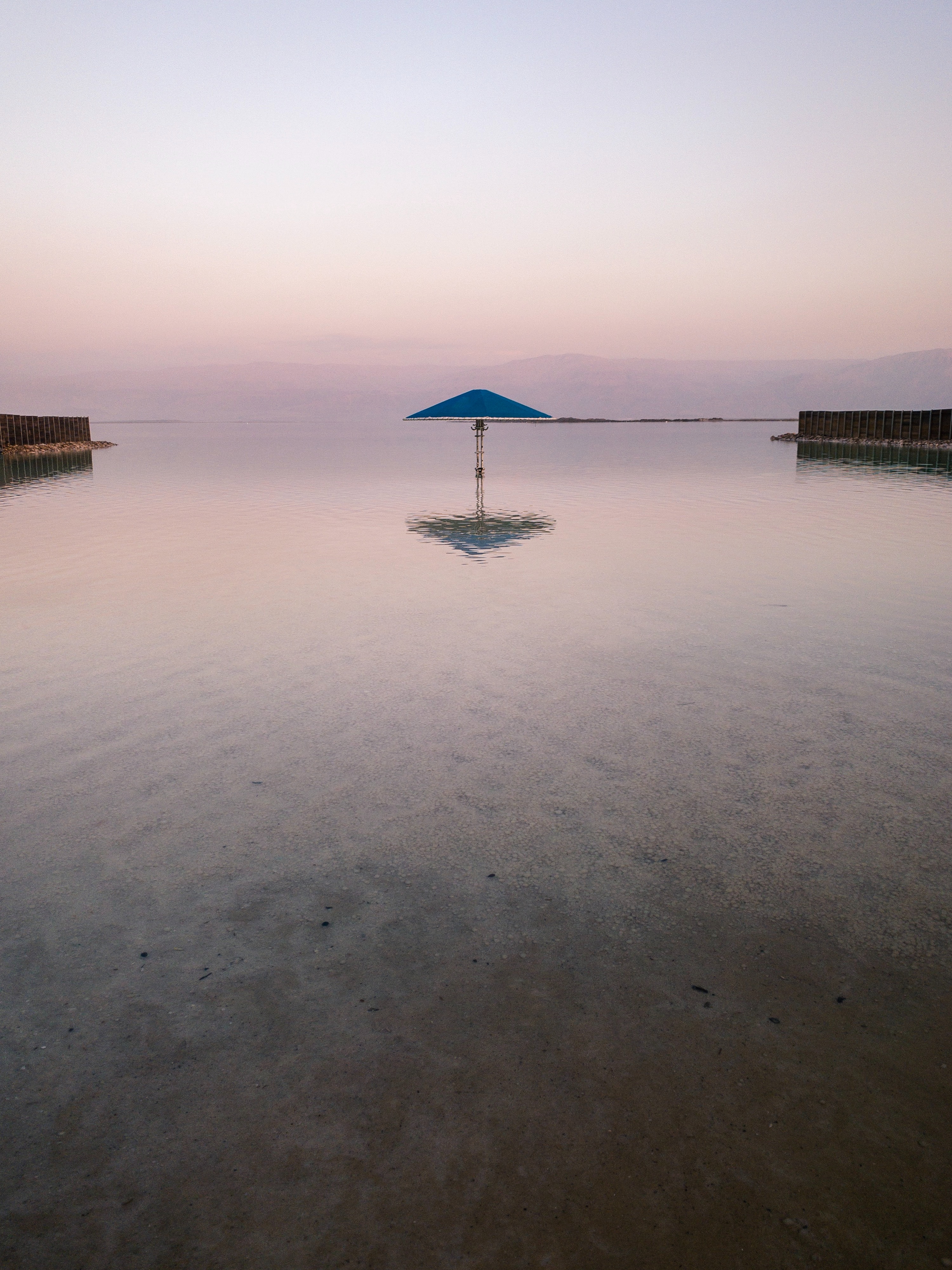 Wallpaper Umbrella, Water, Horizon, Sea, Reflection, Background ...